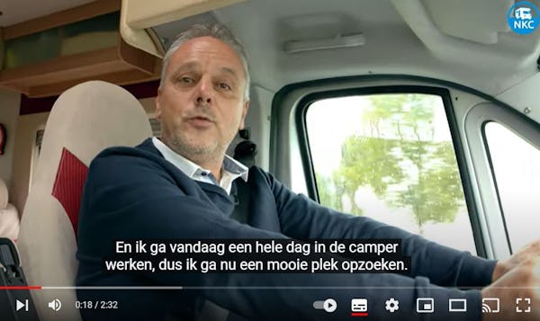 Richard Helmus (Manager Facility VGZ) gebruikt camper als kantoor